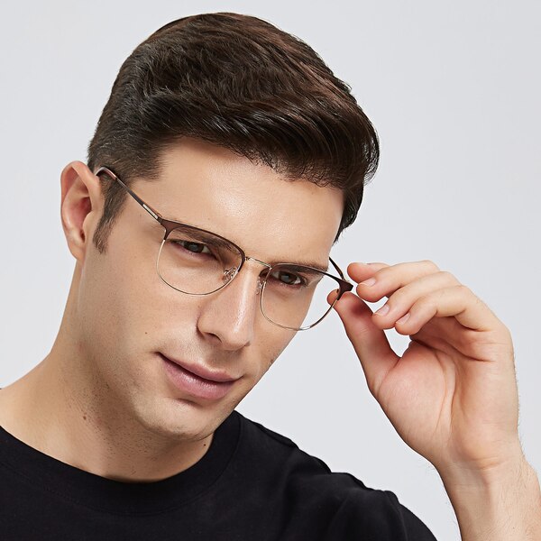 Gerald Classic Wayframe - Brown/Golden Eyeglasses